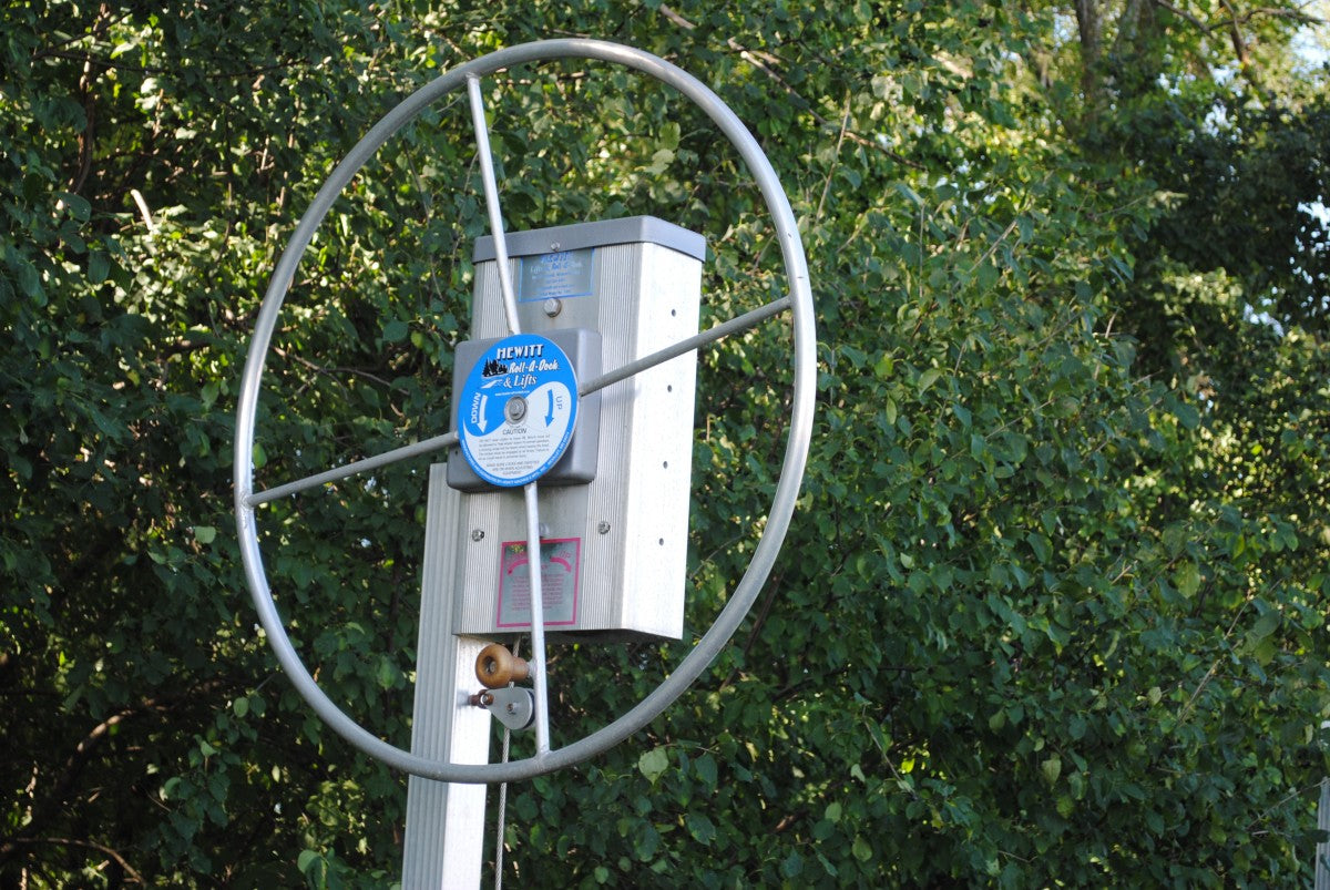 HEWITT 2500# BOAT LIFT – Byrd's Landing